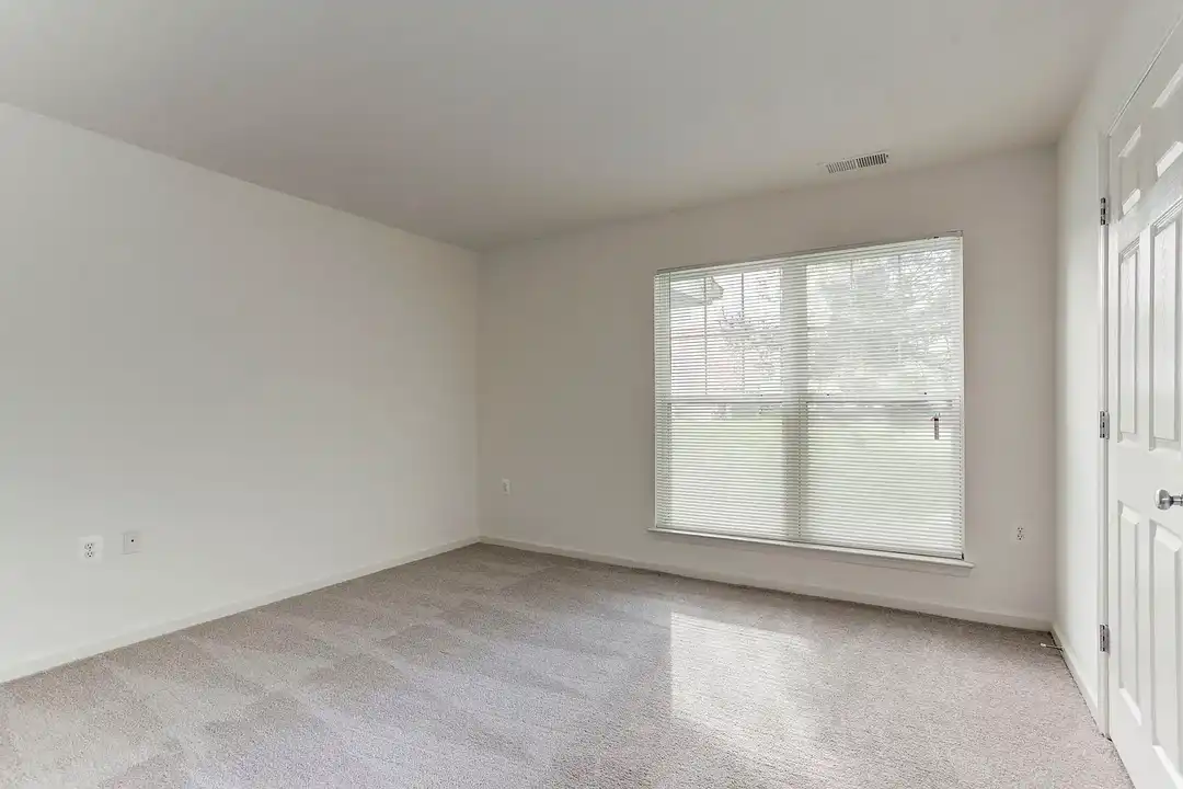 County Center Crossing - Woodbridge, VA 22192 | ApartmentGuide.com