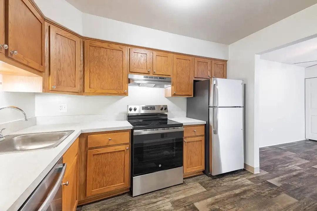 Waynewood Apartments - Westland, MI 48185 | ApartmentGuide.com