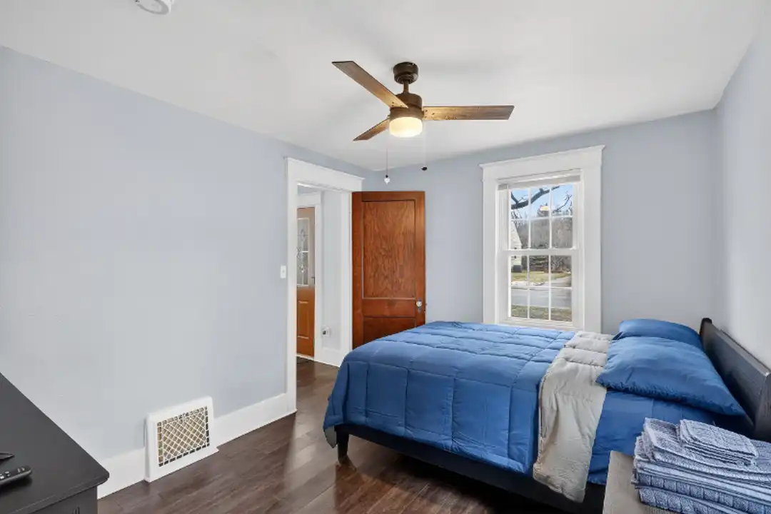 430 N Linden St - Marshall, MI 49068 | ApartmentGuide.com