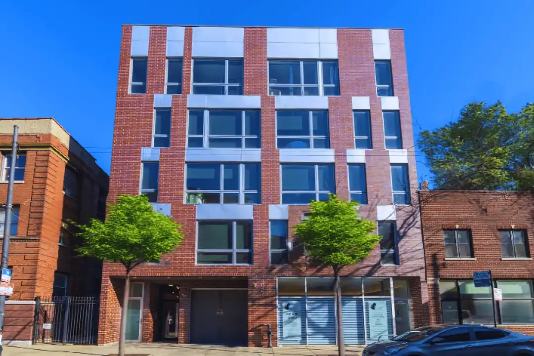 HIGHPOINT Buena Park - Chicago, IL 60613 | ApartmentGuide.com