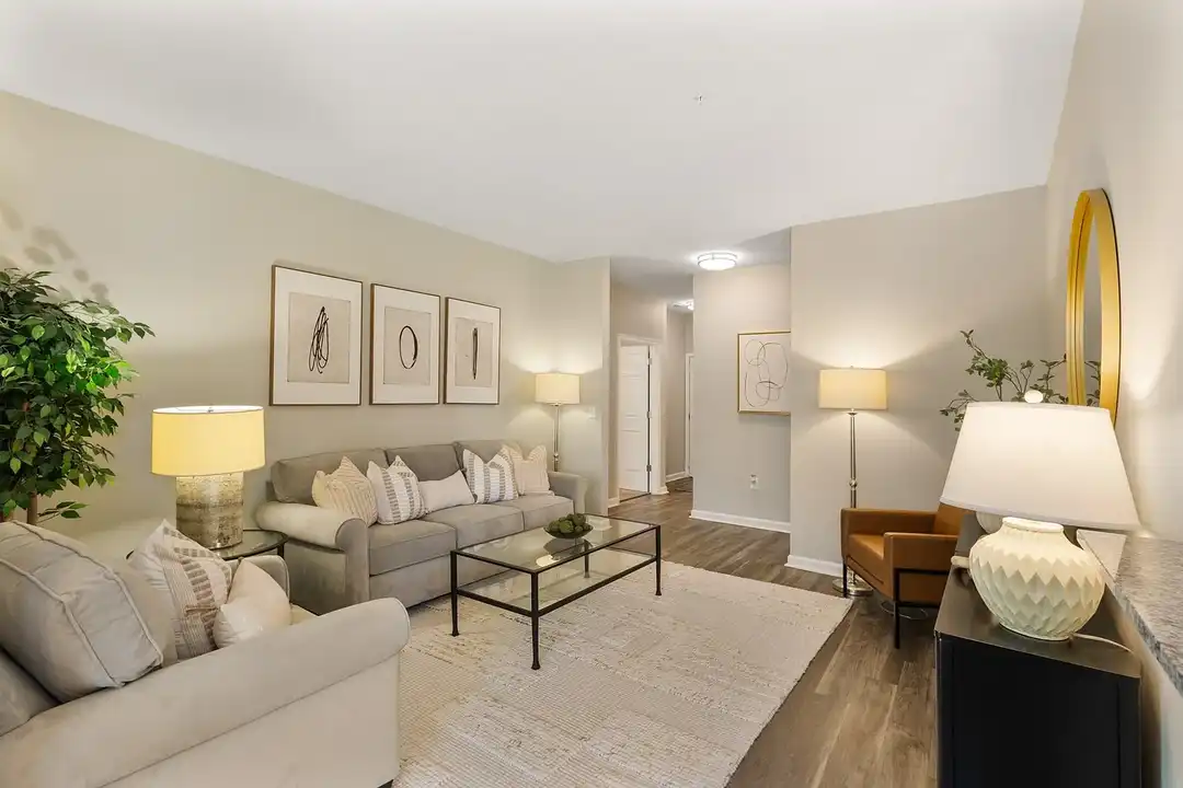 Fieldstone at Glenwood Crossing - Cincinnati, OH 45215 | ApartmentGuide.com
