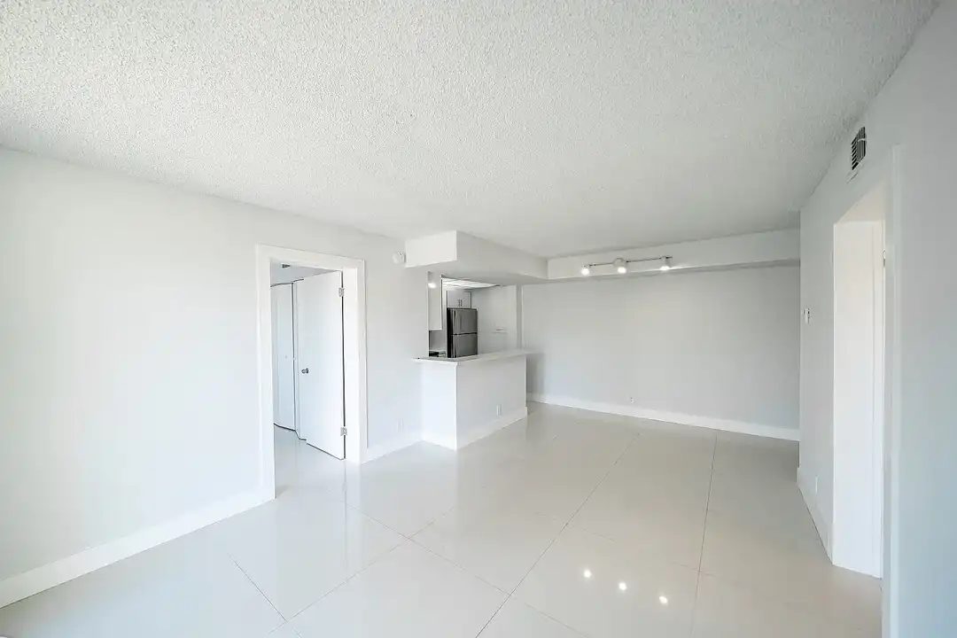 Bella Lago Vista - West Palm Beach, FL 33401 | ApartmentGuide.com