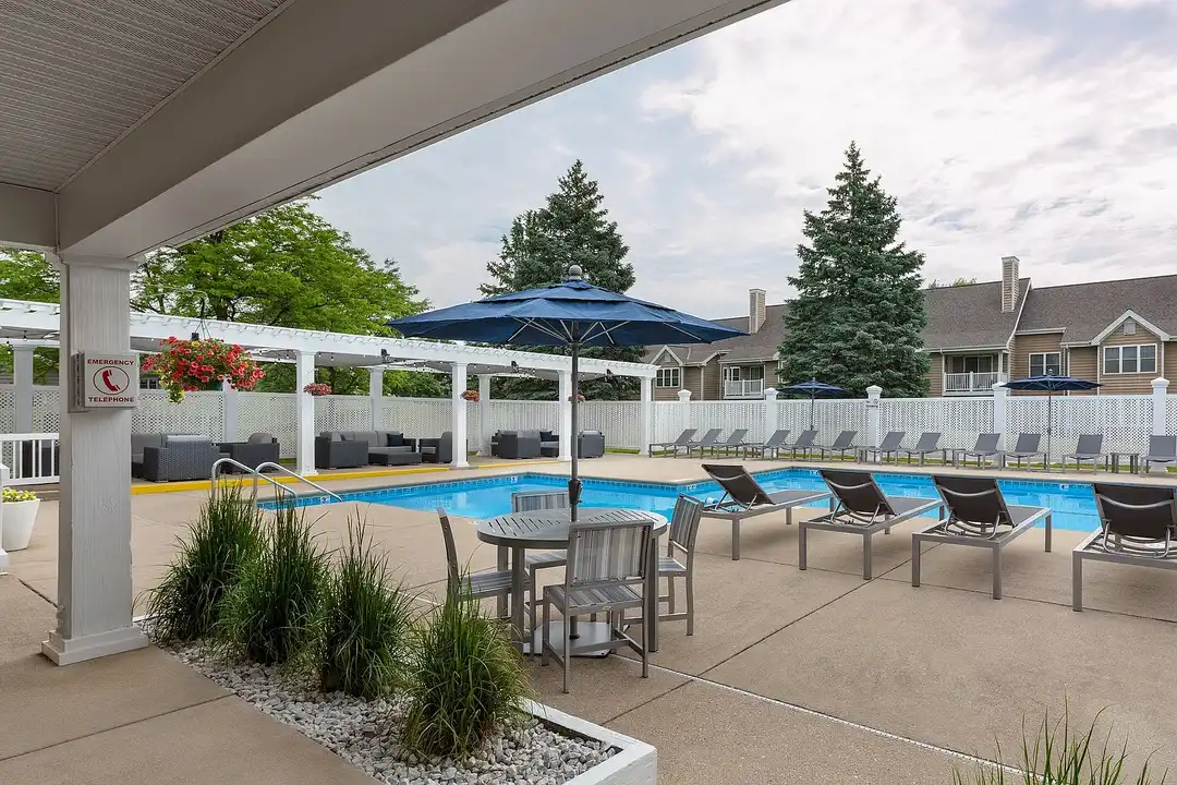 Manchester Oaks - Franklin, WI 53132 | ApartmentGuide.com