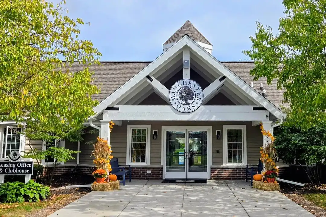 Manchester Oaks - Franklin, WI 53132 | ApartmentGuide.com