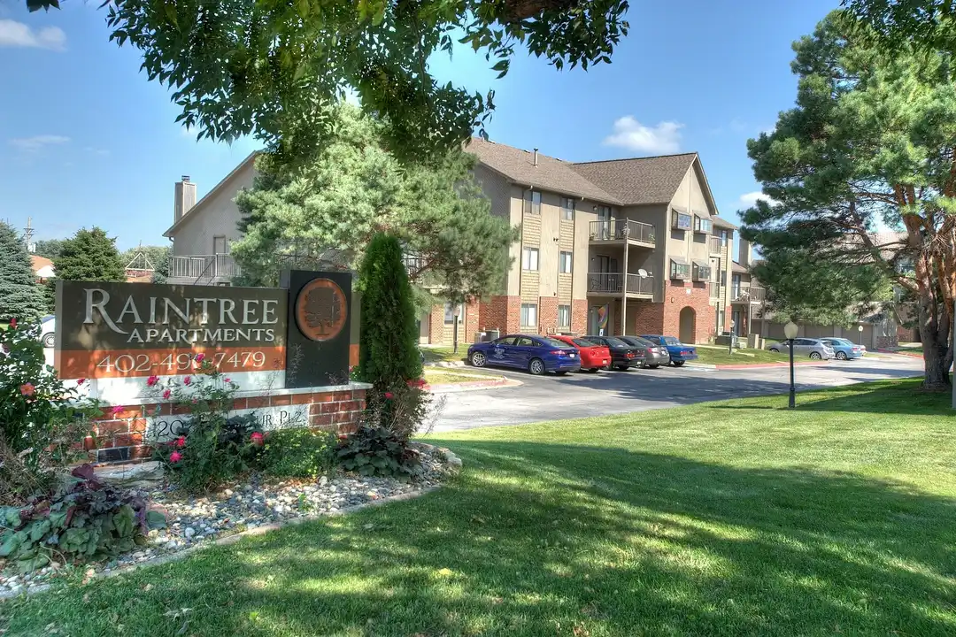Raintree Apartments - Omaha, NE 68154 | ApartmentGuide.com