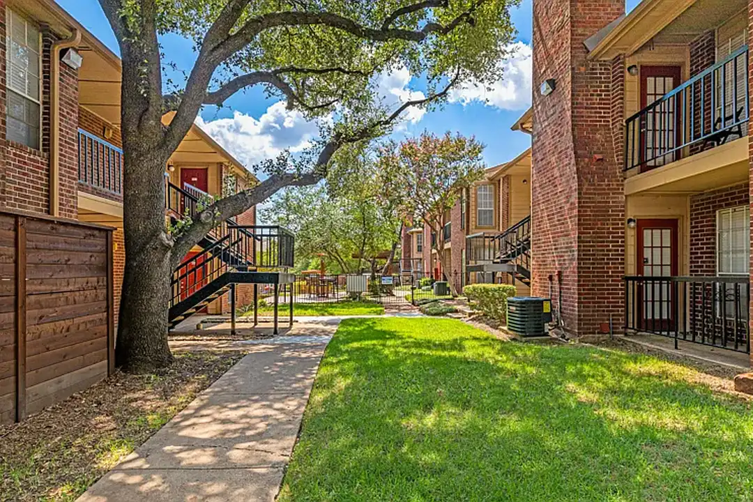 Parc Plaza Apartments - Euless, TX 76039 | ApartmentGuide.com