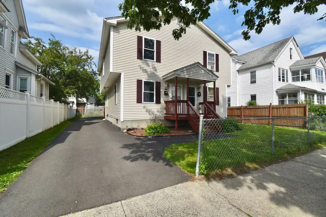 581 Armory St unit 581 Armory Street - Springfield, MA 01104 ...