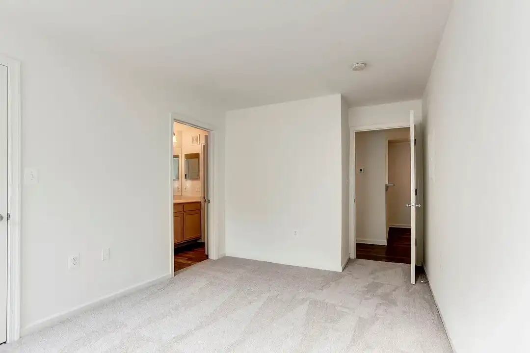 County Center Crossing - Woodbridge, VA 22192 | ApartmentGuide.com