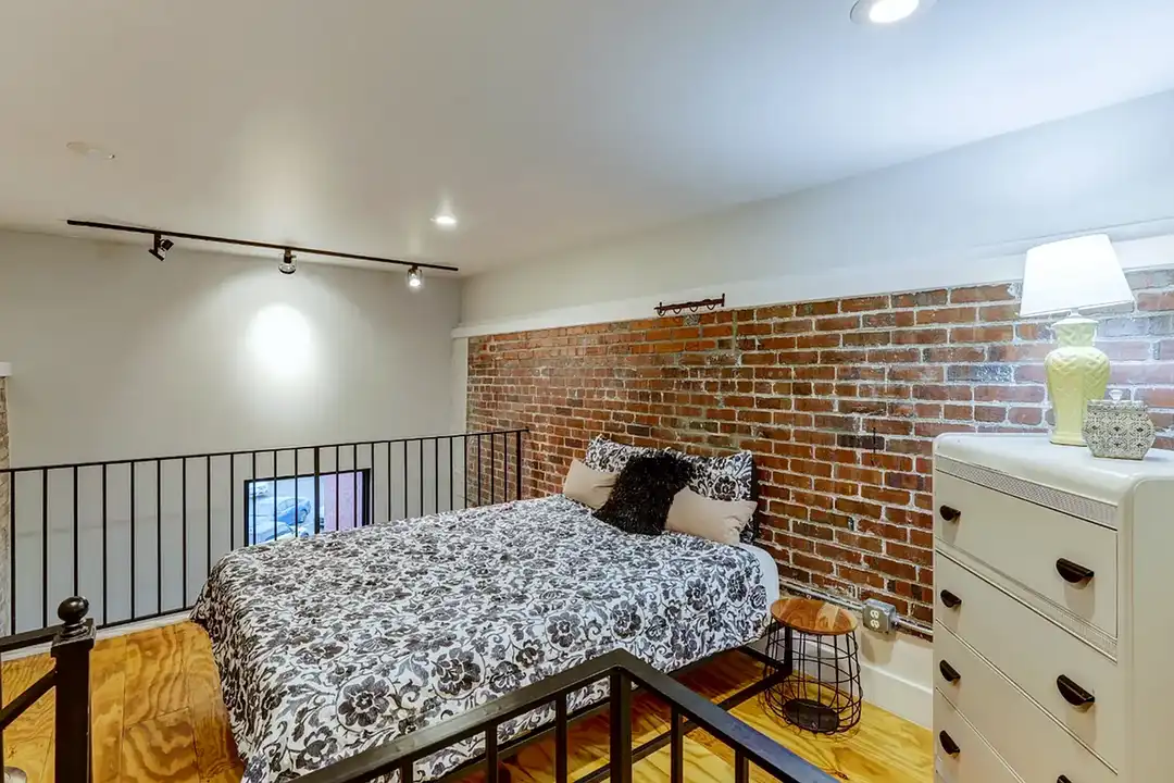 Wilhoit Plaza Lofts - Springfield, MO 65806 | ApartmentGuide.com