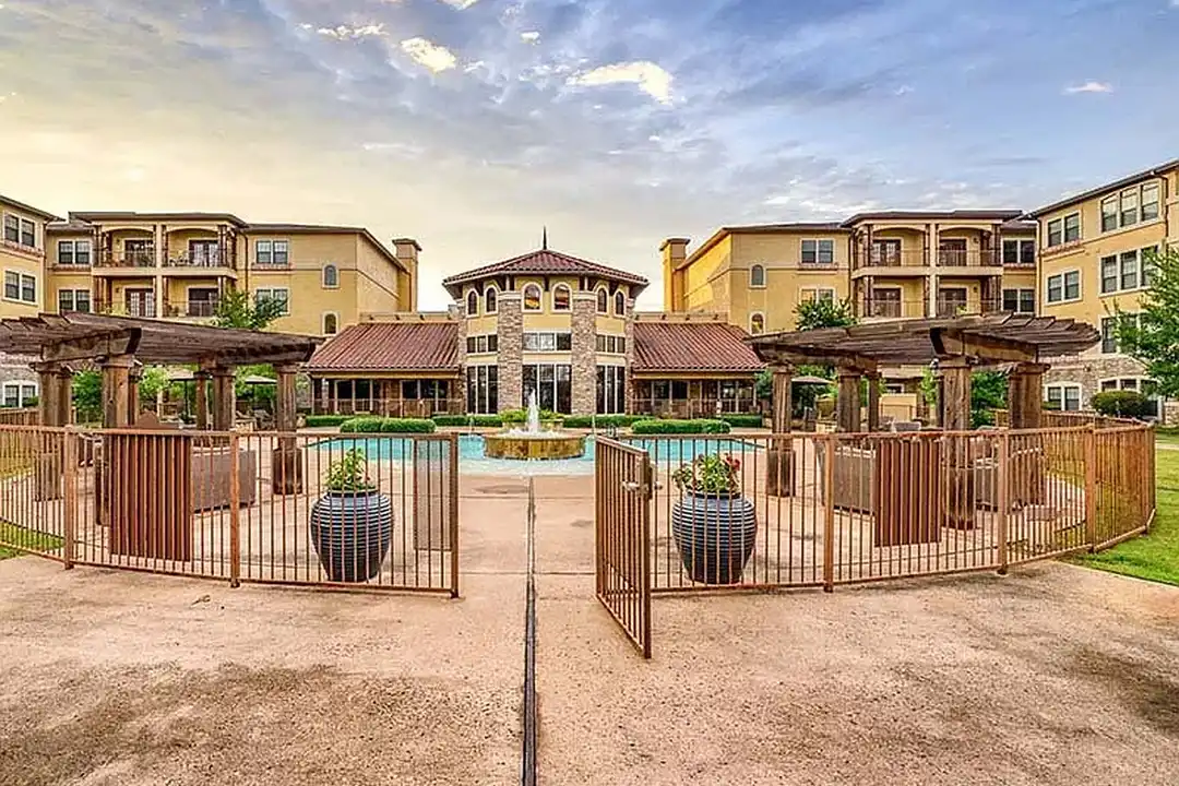 Aventine at Kessler Park - Dallas, TX 75211 | ApartmentGuide.com