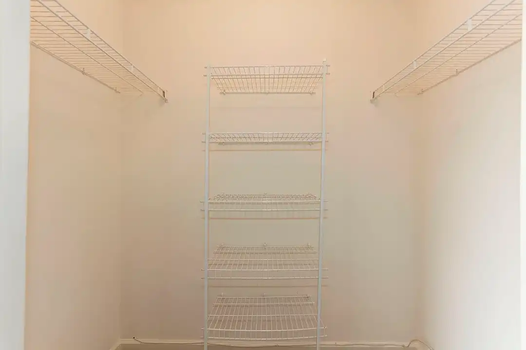County Center Crossing - Woodbridge, VA 22192 | ApartmentGuide.com
