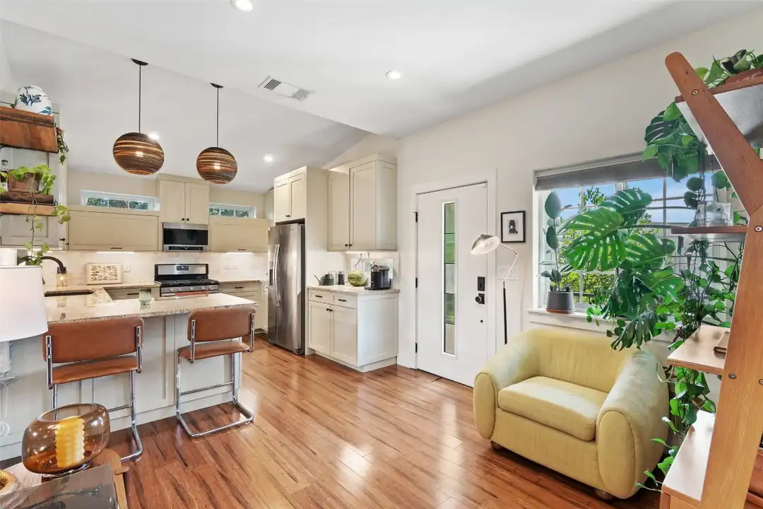 2205 S L Davis Ave unit 2 - Austin, TX 78702 | ApartmentGuide.com