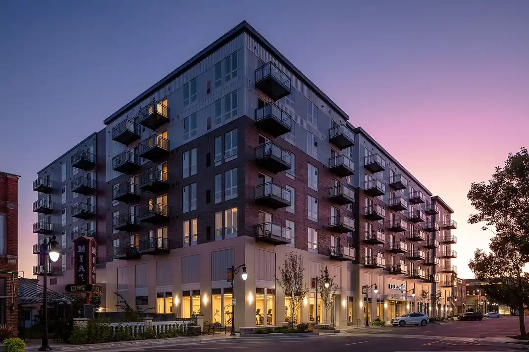 Ellison - Des Plaines, IL 60016 | ApartmentGuide.com