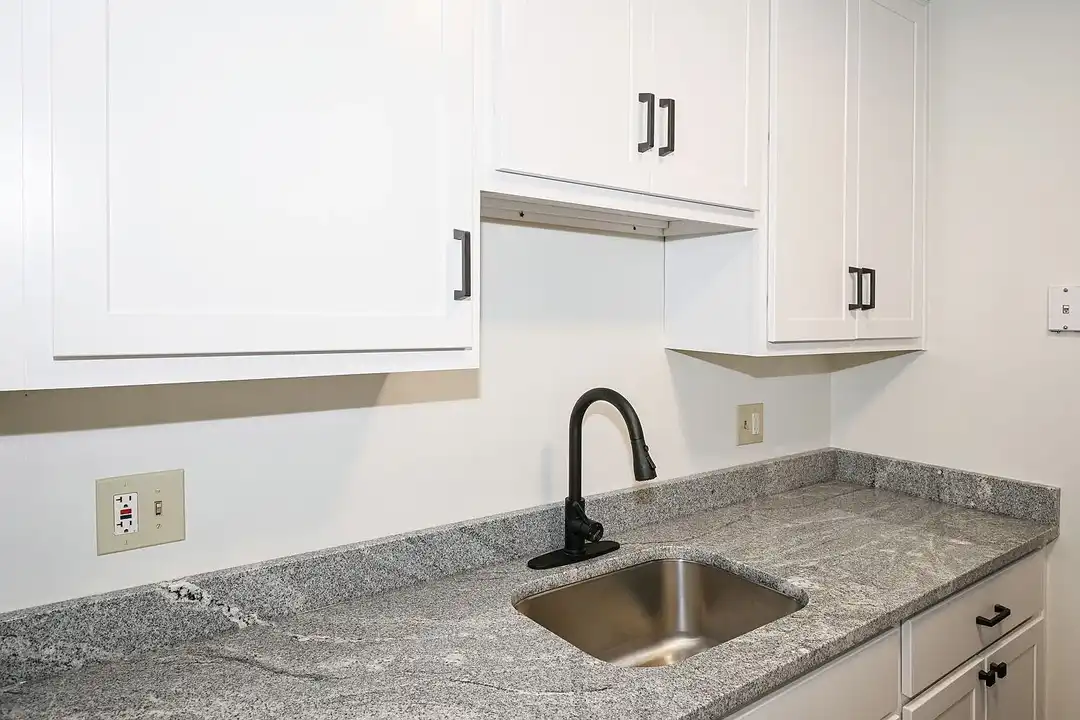 The Ridgeview Apartment - Cincinnati, OH 45230 | ApartmentGuide.com