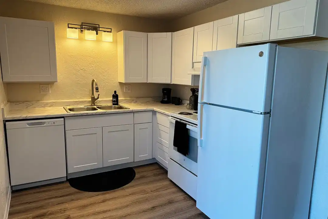 Gateway Village Apartments - Springfield, OR 97477 | ApartmentGuide.com
