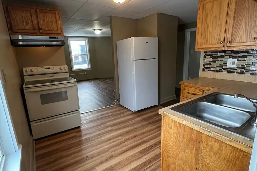 141 College Ave unit Apt 3 - Waterville, ME 04901 | ApartmentGuide.com