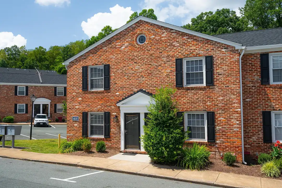 Blue Ridge Crossing Apartments & Townhomes - Charlottesville, VA 22901 ...