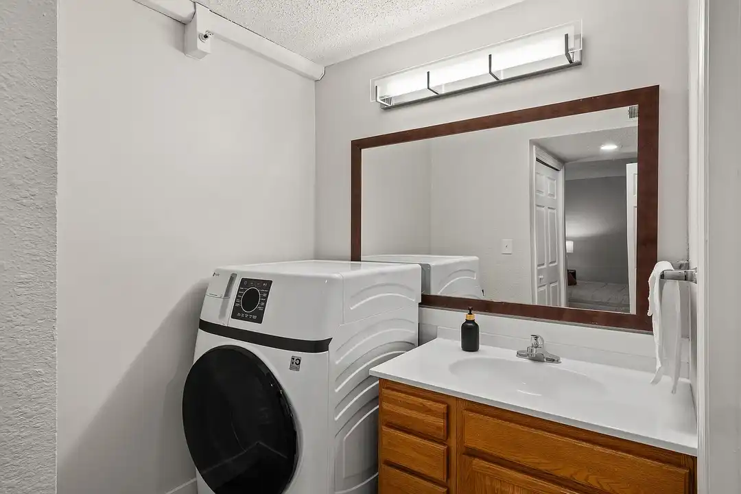 The Landings of Madison Heights - Madison Heights, MI 48071 ...