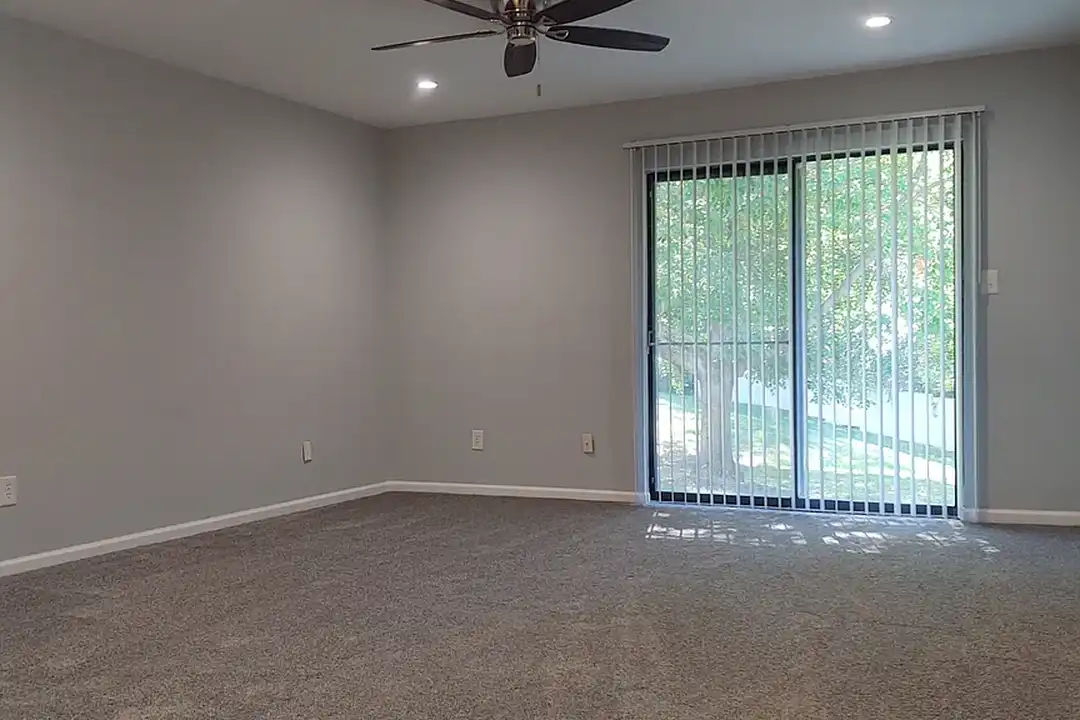 KINGSGATE VILLAGE APARTMENTS - West Chester, OH 45069 | ApartmentGuide.com