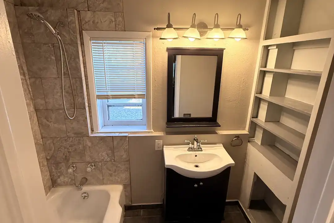 2703 Hull Ave unit 1 - Des Moines, IA 50317 | ApartmentGuide.com