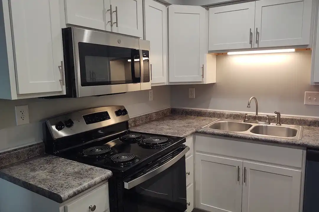 KINGSGATE VILLAGE APARTMENTS - West Chester, OH 45069 | ApartmentGuide.com