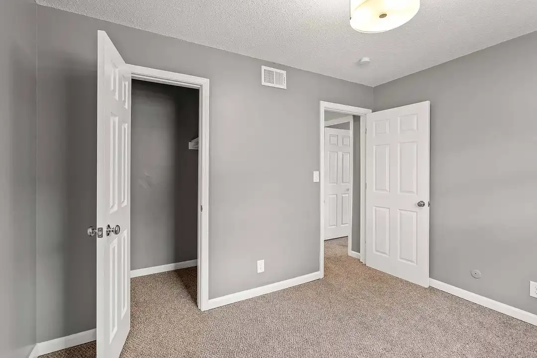Mark One Plaza - Kansas City, MO 64124 | ApartmentGuide.com