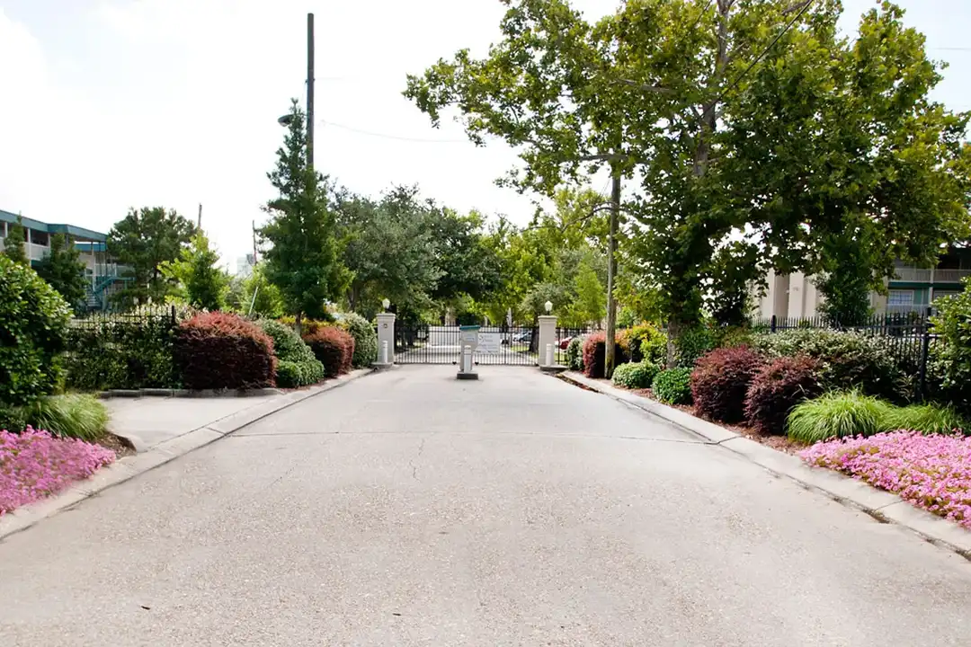 Severn Pointe - Metairie, LA 70001 | ApartmentGuide.com