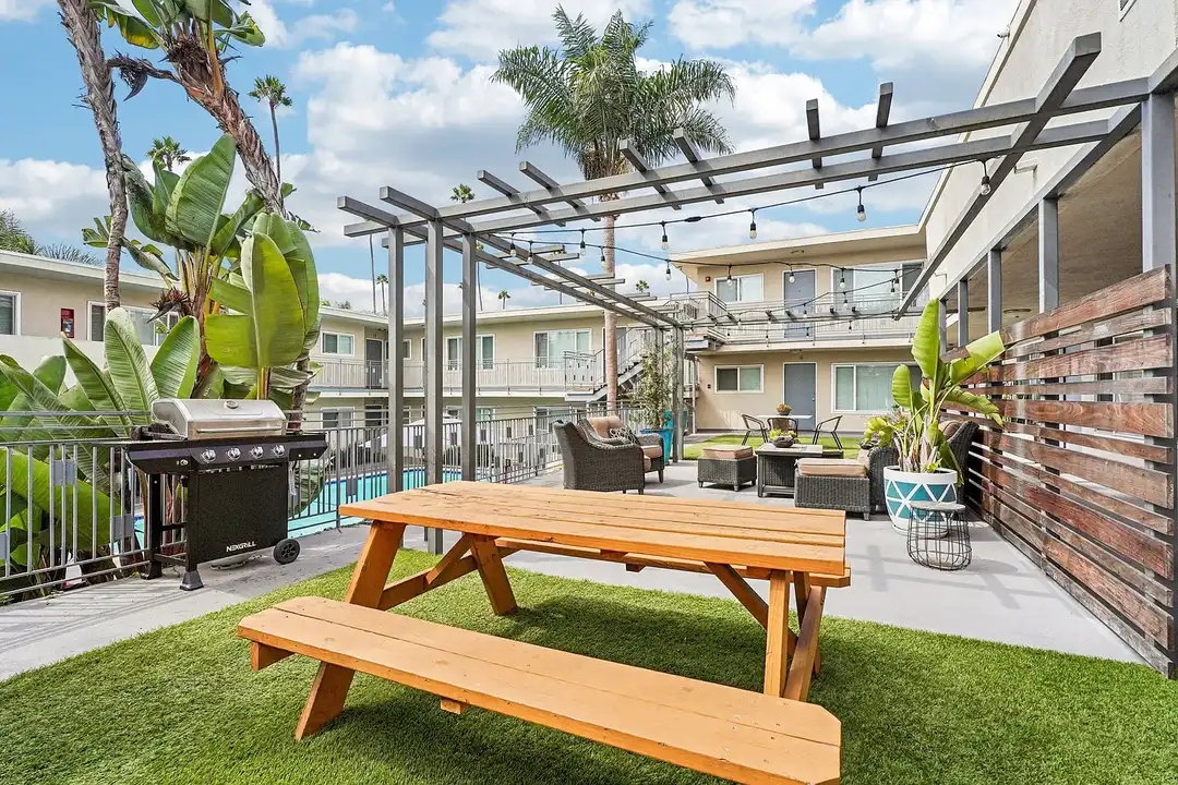 Apartment Complex Near SoFi Stadium with Pool, BBQ Area, Gym and ...