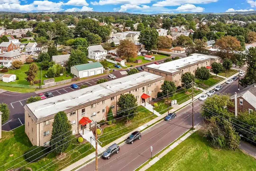 Pear Tree Court Apartments - Stowe, PA 19464 | ApartmentGuide.com