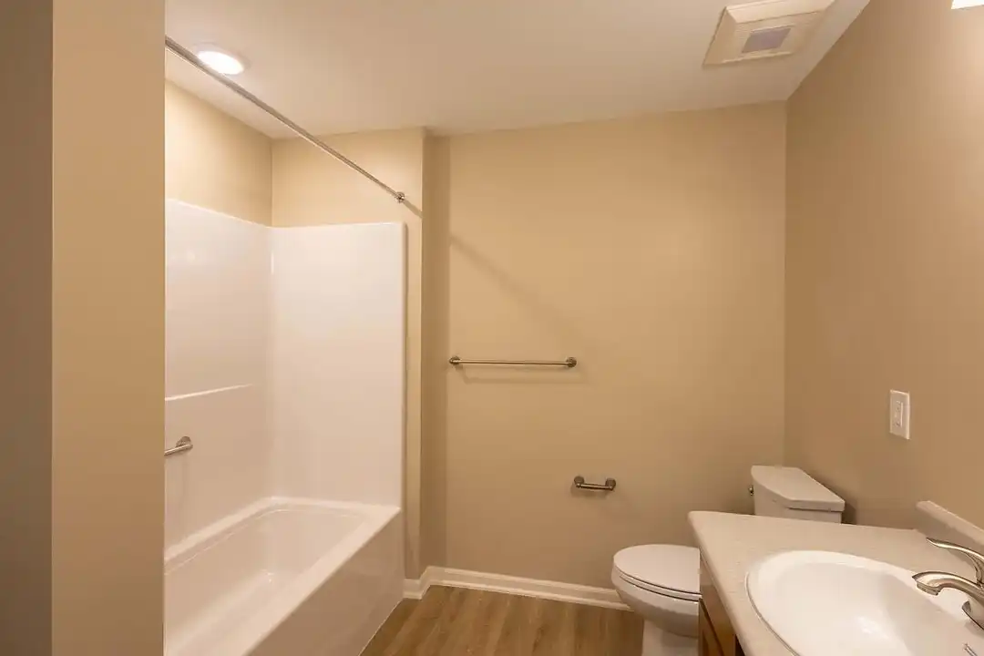 Juniper Crossing - Columbus, OH 43207 | ApartmentGuide.com