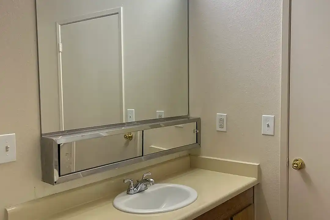 WESTMARC APARTMENT HOMES - Fresno, CA 93722 | ApartmentGuide.com