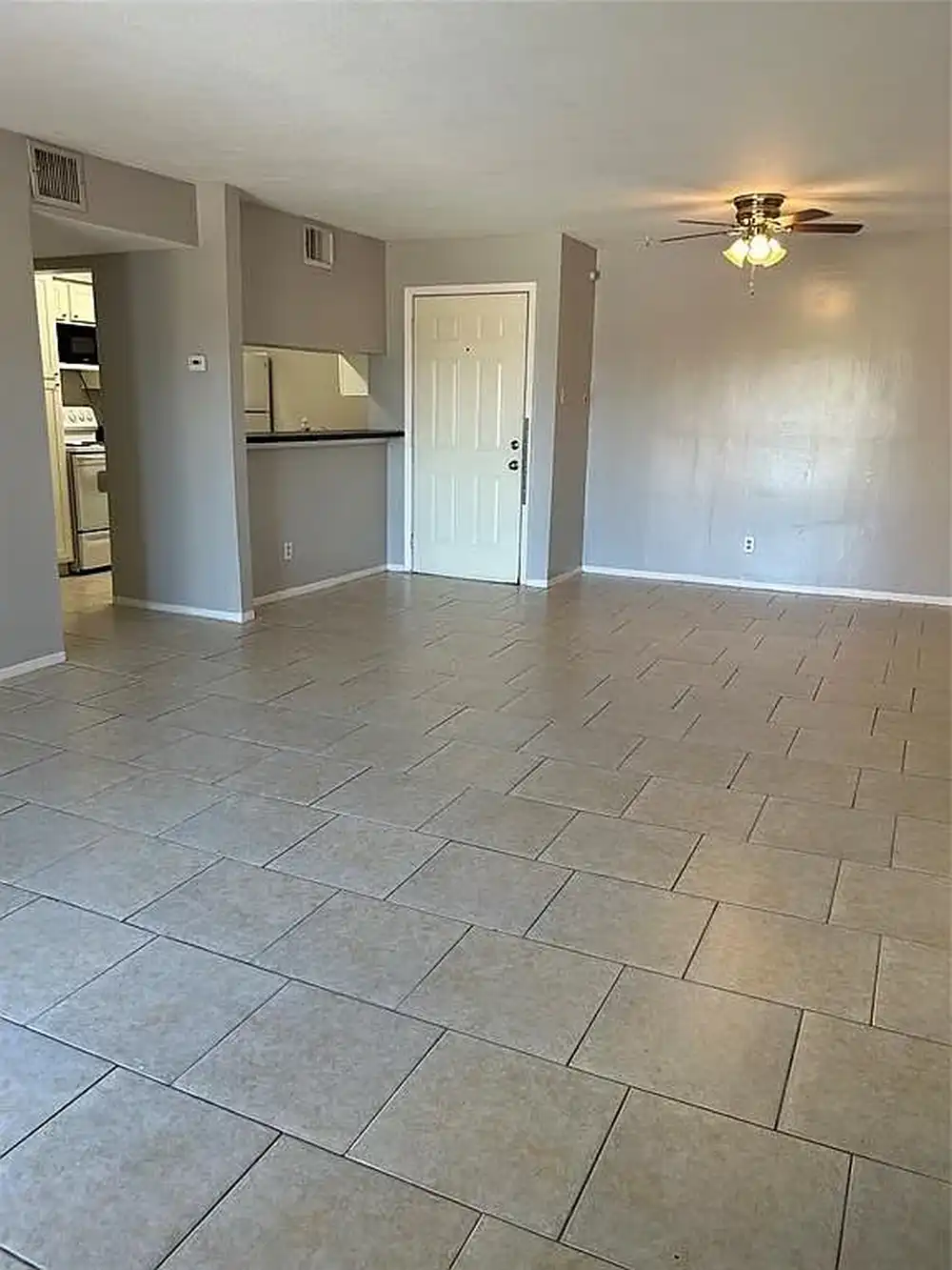 PLAZA VERDE CONDOS - Houston, TX 77038 | ApartmentGuide.com