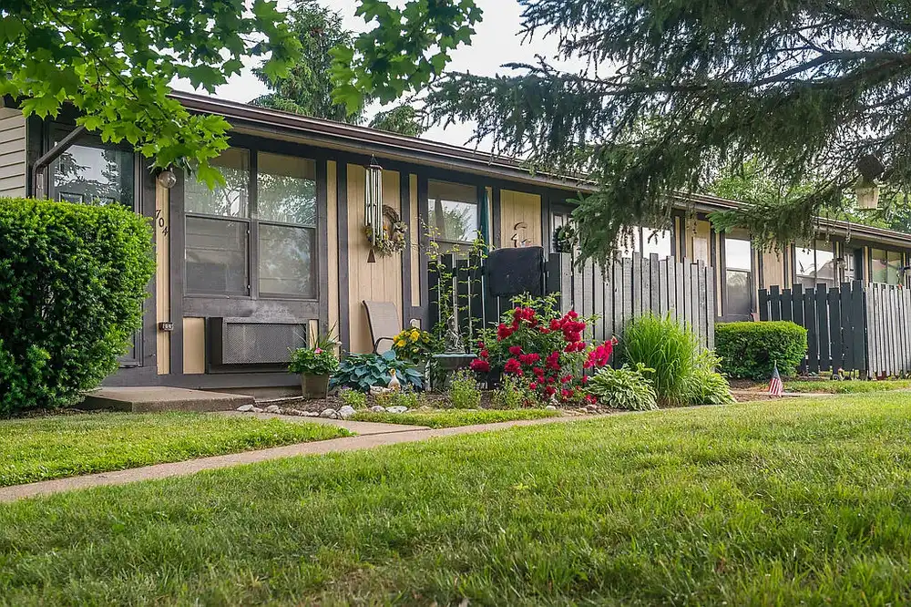 AIY Canton Apartments - Canton, OH 44720 | ApartmentGuide.com