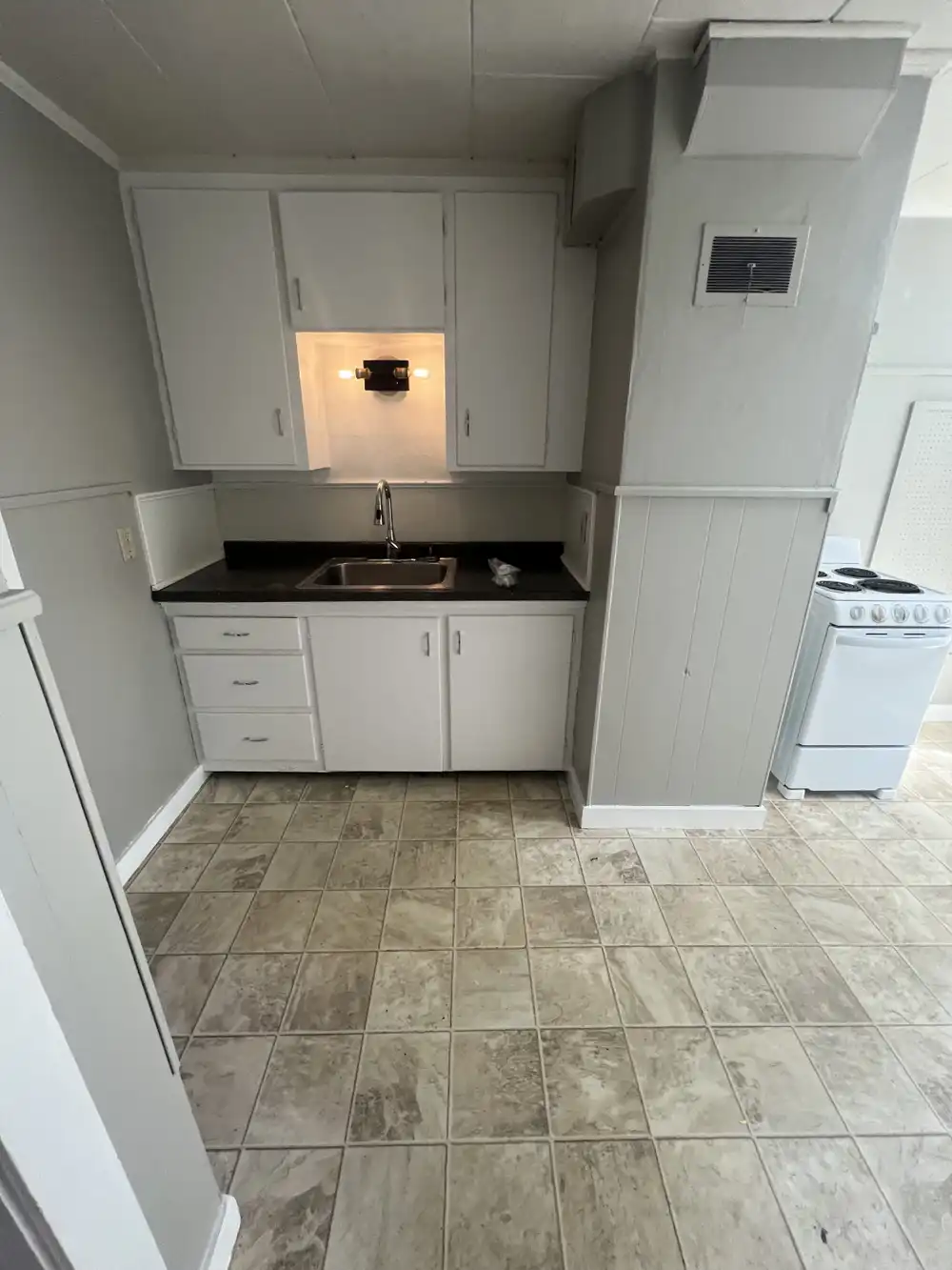 18 Park Ave unit C - Claremont, NH 03743 | ApartmentGuide.com