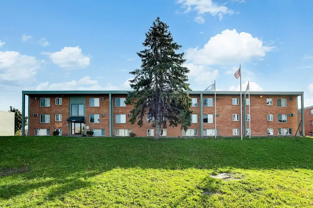 Phalen Village - Saint Paul, MN 55130 | ApartmentGuide.com